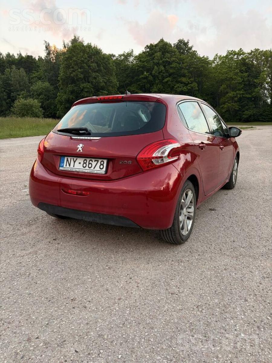 Sarkans Peugeot 208 2012 Tukums, ar dzinēja tilpumu 1.20 L un nobraukumu 155 tūkst. km par 2500 €, foto 6 vietnē AUTOMOTO.COM.LV