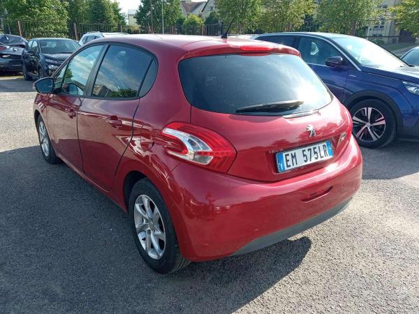 Sarkans Peugeot 208 2012 Panevēža, ar dzinēja tilpumu 1.56 L un nobraukumu 201 tūkst. km par 4000 €, foto 9 vietnē AUTOMOTO.COM.LV