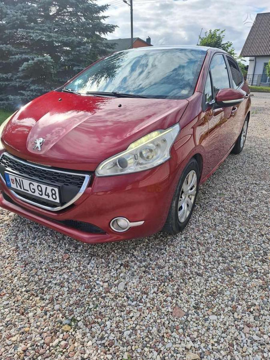 Red Peugeot 208 2012 in Taurage, with an engine capacity of 1.60 L and mileage of 280 thousand km for 2100 €, photo 3 on AUTOMOTO.COM.LV