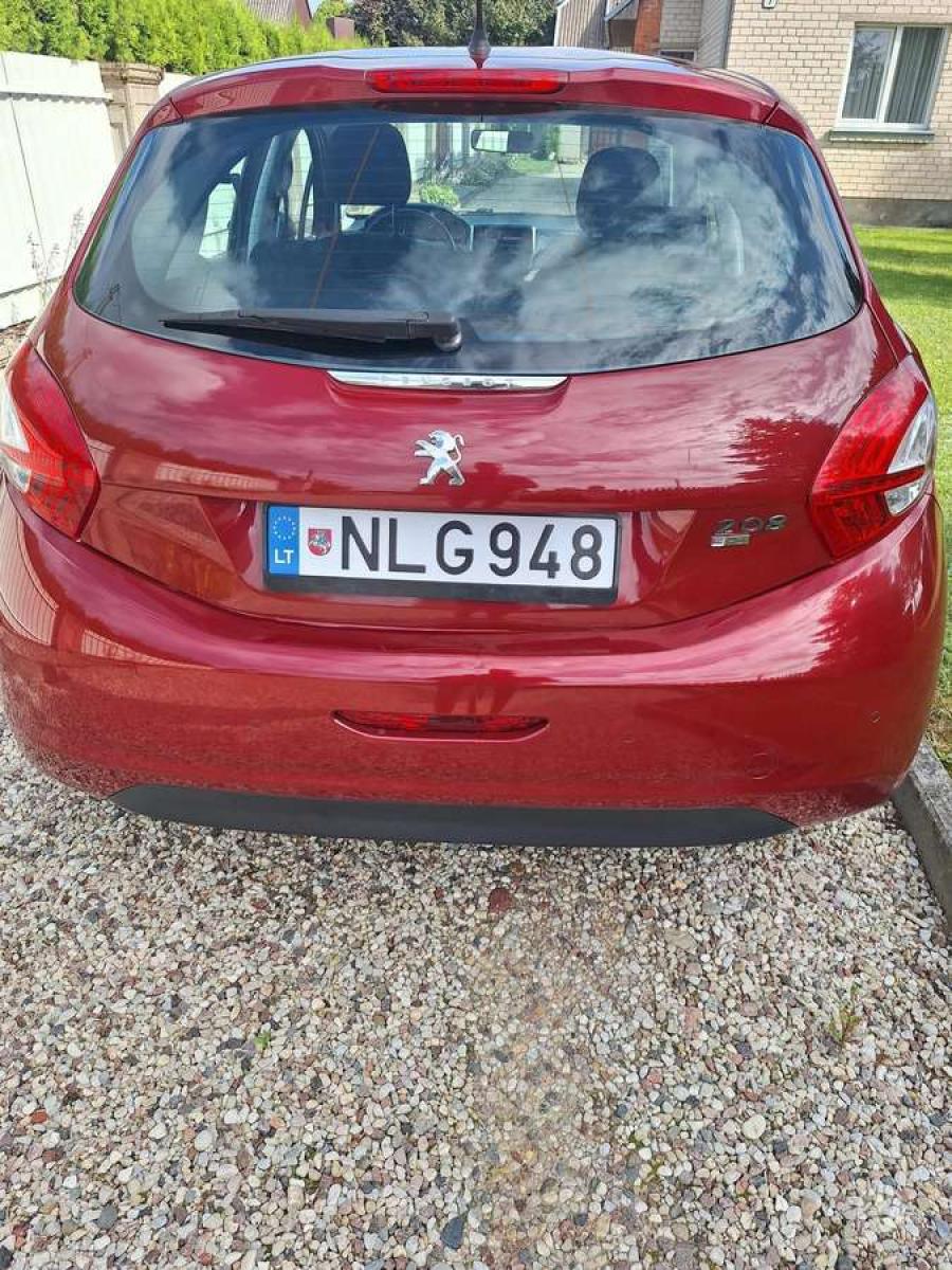 Red Peugeot 208 2012 in Taurage, with an engine capacity of 1.60 L and mileage of 280 thousand km for 2100 €, photo 6 on AUTOMOTO.COM.LV
