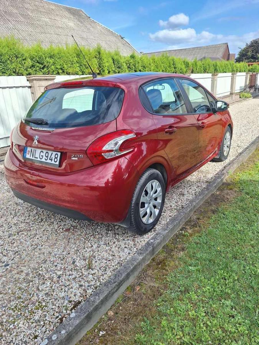 Red Peugeot 208 2012 in Taurage, with an engine capacity of 1.60 L and mileage of 280 thousand km for 2100 €, photo 7 on AUTOMOTO.COM.LV