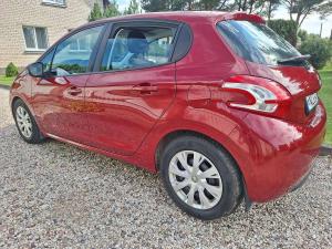 Red Peugeot 208 2012 in Taurage, with an engine capacity of 1.60 L and mileage of 280 thousand km for 2100 €, photo 8 on AUTOMOTO.COM.LV