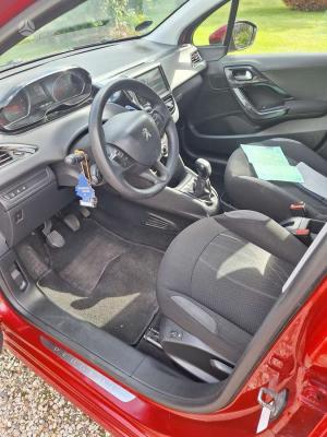 Red Peugeot 208 2012 in Taurage, with an engine capacity of 1.60 L and mileage of 280 thousand km for 2100 €, photo 9 on AUTOMOTO.COM.LV