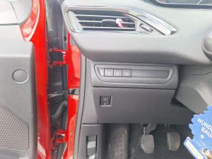 Red Peugeot 208 2012 in Taurage, with an engine capacity of 1.60 L and mileage of 280 thousand km for 2100 €, photo 10 on AUTOMOTO.COM.LV