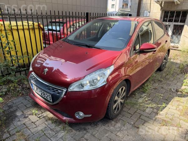 Red Peugeot 208 2012 in Riga, with an engine capacity of 1.40 L and mileage of 256 thousand km for 2750 €, photo 1 on AUTOMOTO.COM.LV