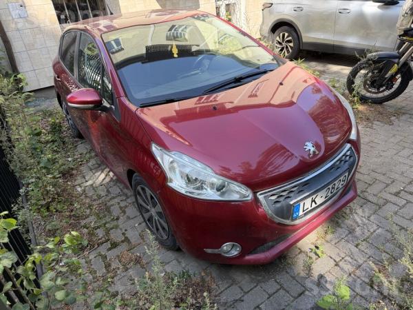 Red Peugeot 208 2012 in Riga, with an engine capacity of 1.40 L and mileage of 256 thousand km for 2750 €, photo 2 on AUTOMOTO.COM.LV
