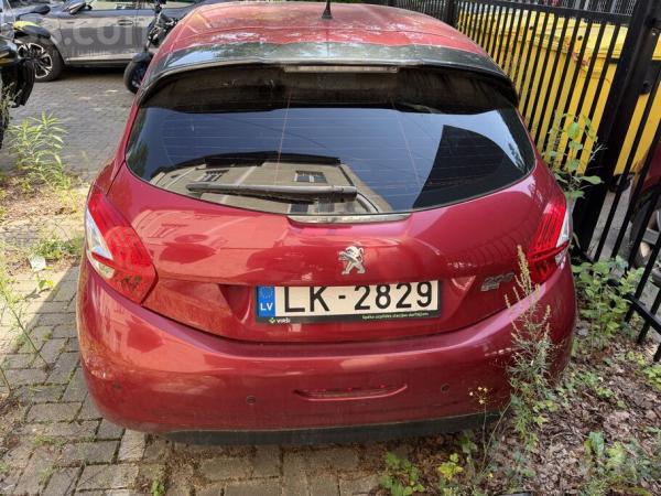 Red Peugeot 208 2012 in Riga, with an engine capacity of 1.40 L and mileage of 256 thousand km for 2750 €, photo 5 on AUTOMOTO.COM.LV