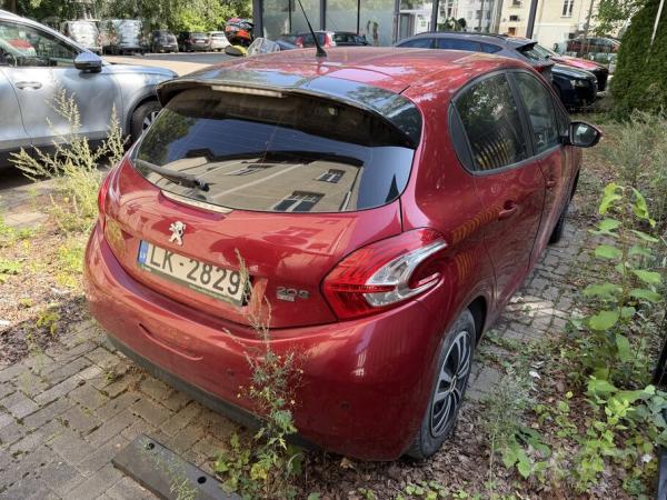 Red Peugeot 208 2012 in Riga, with an engine capacity of 1.40 L and mileage of 256 thousand km for 2750 €, photo 5 on AUTOMOTO.COM.LV