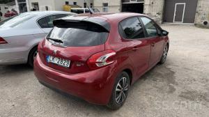 Red Peugeot 208 2012 in Riga, with an engine capacity of 1.40 L and mileage of 256 thousand km for 2350 €, photo 4 on AUTOMOTO.COM.LV
