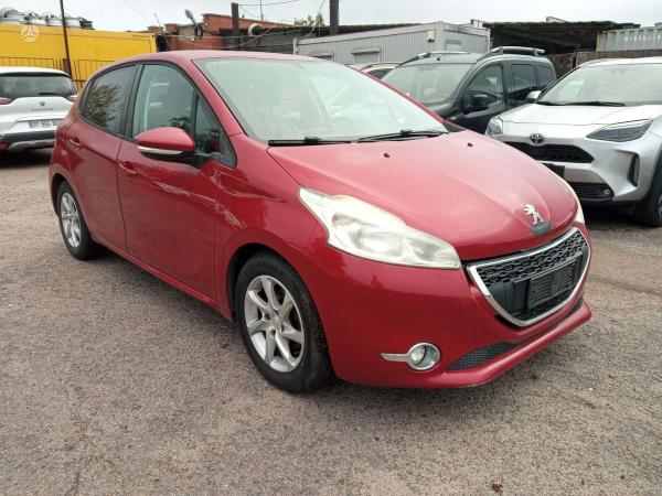 Red Peugeot 208 2012 in Panevezys, with an engine capacity of 1.56 L and mileage of 201 thousand km for 3999 €, photo 3 on AUTOMOTO.COM.LV