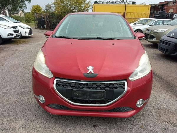 Red Peugeot 208 2012 in Panevezys, with an engine capacity of 1.56 L and mileage of 201 thousand km for 3999 €, photo 5 on AUTOMOTO.COM.LV