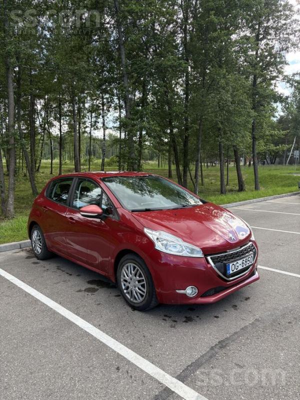 Sarkans Peugeot 208 2013 Rīga, ar dzinēja tilpumu 1.20 L un nobraukumu 205 tūkst. km par 3700 €, foto 1 vietnē AUTOMOTO.COM.LV