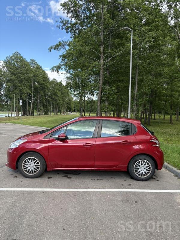 Sarkans Peugeot 208 2013 Rīga, ar dzinēja tilpumu 1.20 L un nobraukumu 205 tūkst. km par 3700 €, foto 4 vietnē AUTOMOTO.COM.LV