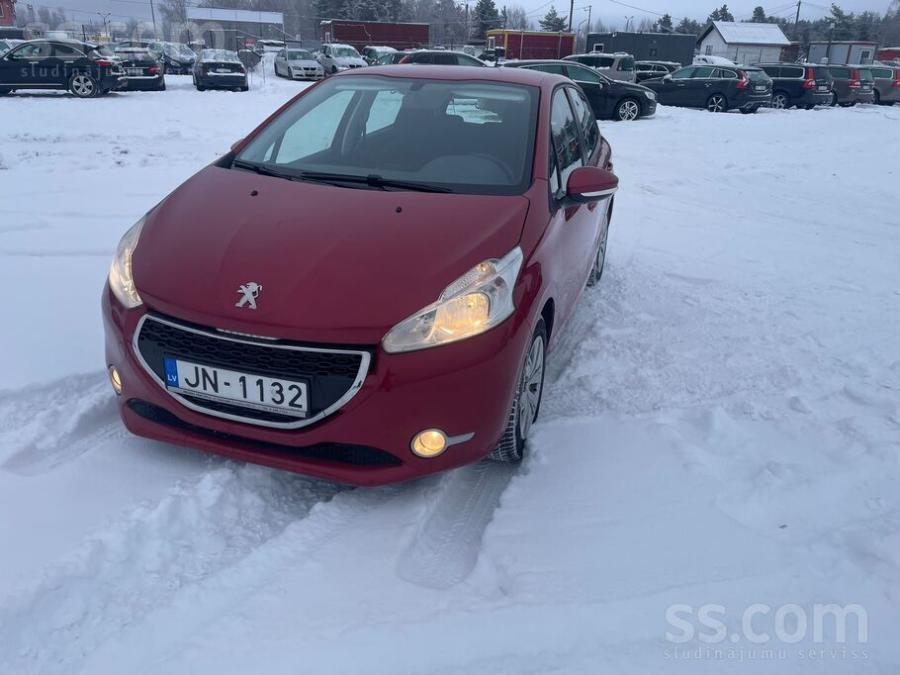Red Peugeot 208 2014 in Riga, with an engine capacity of 1.20 L and mileage of 0 thousand km for 3499 €, photo 2 on AUTOMOTO.COM.LV