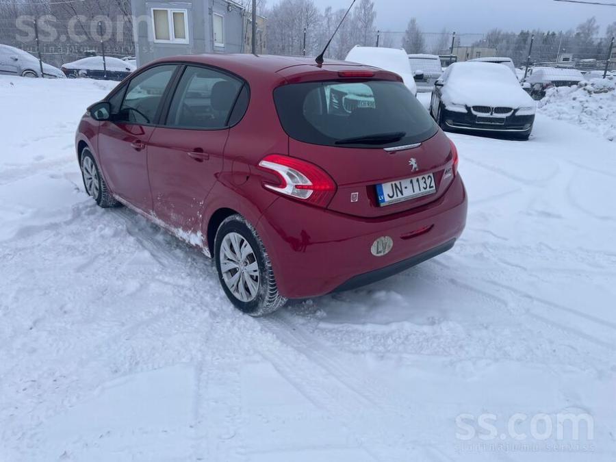 Red Peugeot 208 2014 in Riga, with an engine capacity of 1.20 L and mileage of 0 thousand km for 3499 €, photo 3 on AUTOMOTO.COM.LV