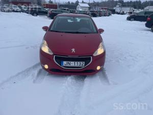Red Peugeot 208 2014 in Riga, with an engine capacity of 1.20 L and mileage of 0 thousand km for 3499 €, photo 5 on AUTOMOTO.COM.LV