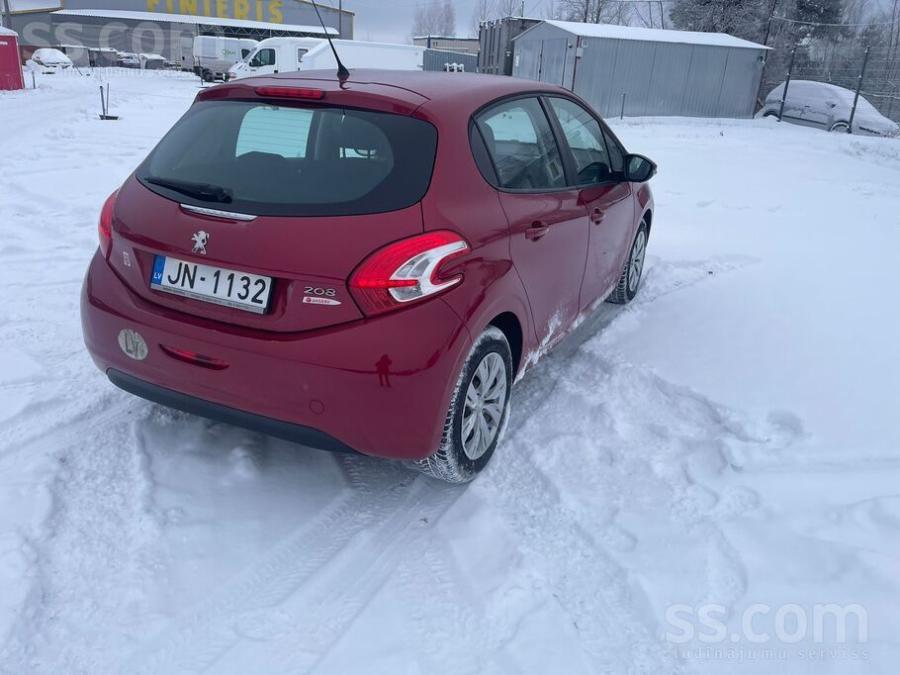 Red Peugeot 208 2014 in Riga, with an engine capacity of 1.20 L and mileage of 0 thousand km for 3499 €, photo 6 on AUTOMOTO.COM.LV