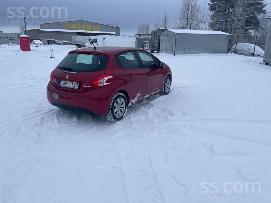Red Peugeot 208 2014 in Riga, with an engine capacity of 1.20 L and mileage of 0 thousand km for 3499 €, photo 7 on AUTOMOTO.COM.LV