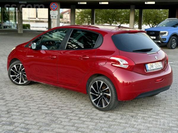 Красный Пежо 208 2014 в Цесис, объемом двигателя 1.20 л и пробегом 120 тыс. км за 4200 €, фото 6 на AUTOMOTO.COM.LV