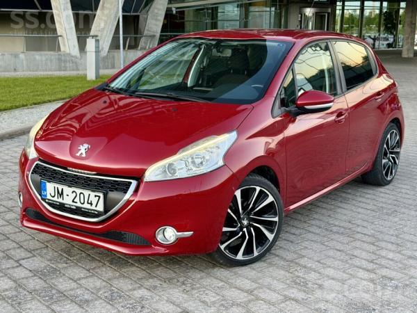 Sarkans Peugeot 208 2014 Cēsis, ar dzinēja tilpumu 1.20 L un nobraukumu 120 tūkst. km par 4200 €, foto 1 vietnē AUTOMOTO.COM.LV