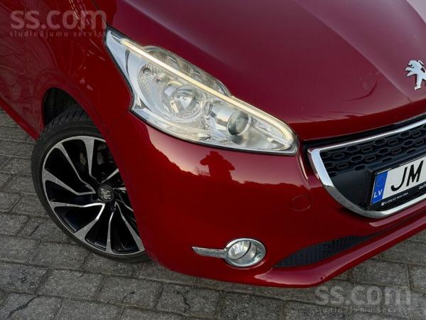 Sarkans Peugeot 208 2014 Cēsis, ar dzinēja tilpumu 1.20 L un nobraukumu 120 tūkst. km par 4200 €, foto 5 vietnē AUTOMOTO.COM.LV