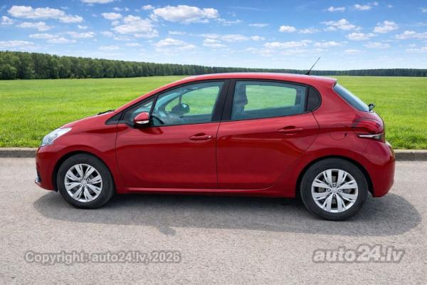 Red Peugeot 208 2015 in Tallinn, with an engine capacity of 1.20 L and mileage of 159 thousand km for 2990 €, photo 4 on AUTOMOTO.COM.LV