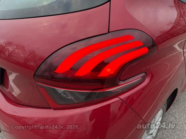 Red Peugeot 208 2015 in Tallinn, with an engine capacity of 1.20 L and mileage of 159 thousand km for 2990 €, photo 5 on AUTOMOTO.COM.LV