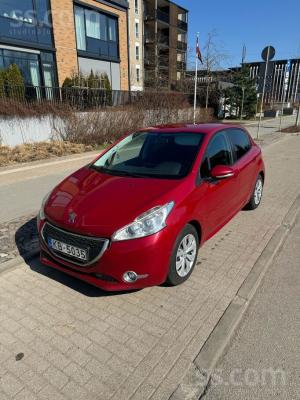 Sarkans Peugeot 208 2015 Rīga, ar dzinēja tilpumu 1.40 L un nobraukumu 246 tūkst. km par 3900 €, foto  vietnē AUTOMOTO.COM.LV