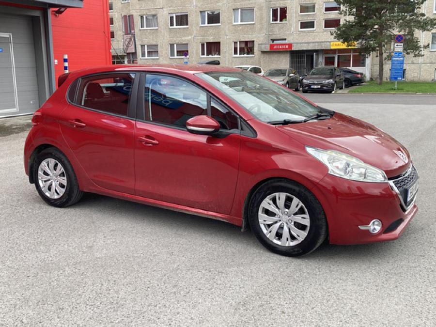 Sarkans Peugeot 208 2015 Tallina, ar dzinēja tilpumu 0.00 L un nobraukumu 150 tūkst. km par 4900 €, foto 1 vietnē AUTOMOTO.COM.LV