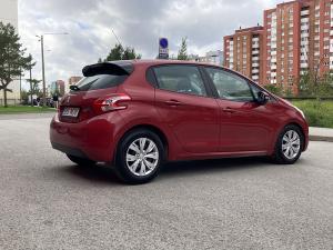 Sarkans Peugeot 208 2015 Tallina, ar dzinēja tilpumu 0.00 L un nobraukumu 150 tūkst. km par 4900 €, foto 4 vietnē AUTOMOTO.COM.LV