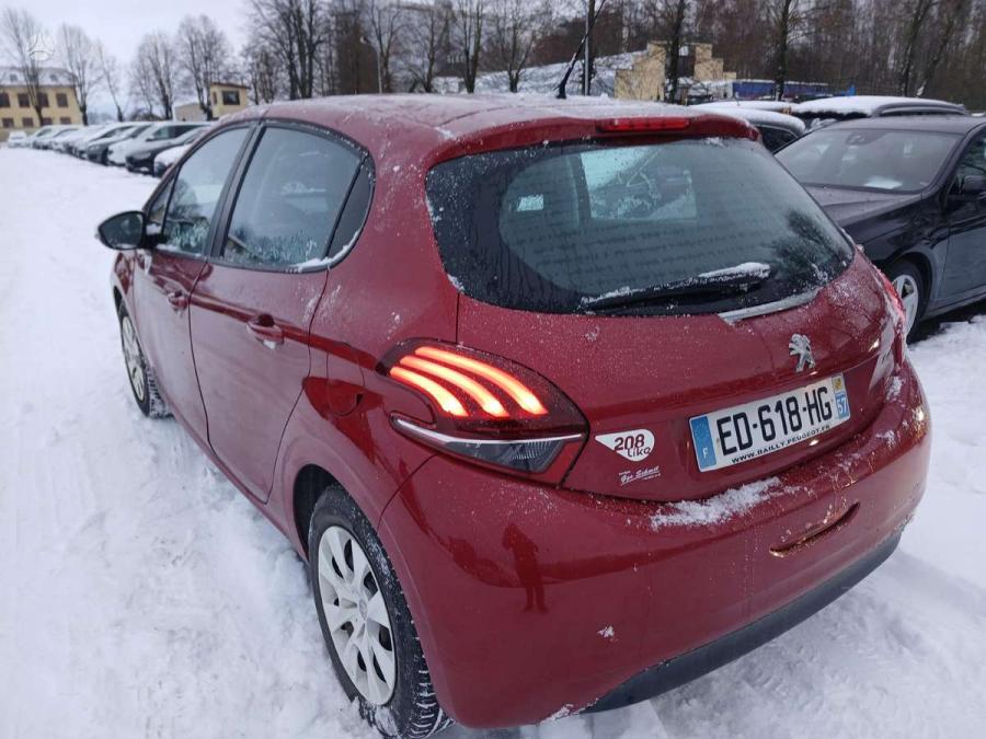 Red Peugeot 208 2016 in Taurage, with an engine capacity of 1.00 L and mileage of 140 thousand km for 2900 €, photo 1 on AUTOMOTO.COM.LV