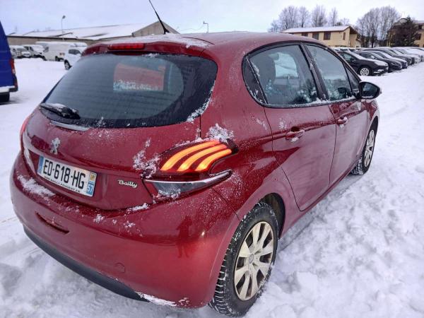 Red Peugeot 208 2016 in Taurage, with an engine capacity of 1.00 L and mileage of 140 thousand km for 2900 €, photo 2 on AUTOMOTO.COM.LV