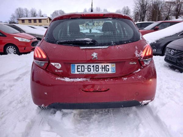 Red Peugeot 208 2016 in Taurage, with an engine capacity of 1.00 L and mileage of 140 thousand km for 2900 €, photo 3 on AUTOMOTO.COM.LV