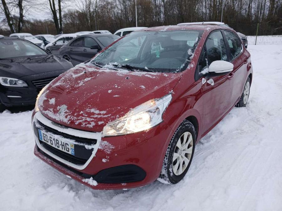 Red Peugeot 208 2016 in Taurage, with an engine capacity of 1.00 L and mileage of 140 thousand km for 2900 €, photo 5 on AUTOMOTO.COM.LV