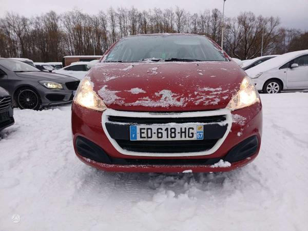 Red Peugeot 208 2016 in Taurage, with an engine capacity of 1.00 L and mileage of 140 thousand km for 2900 €, photo 6 on AUTOMOTO.COM.LV