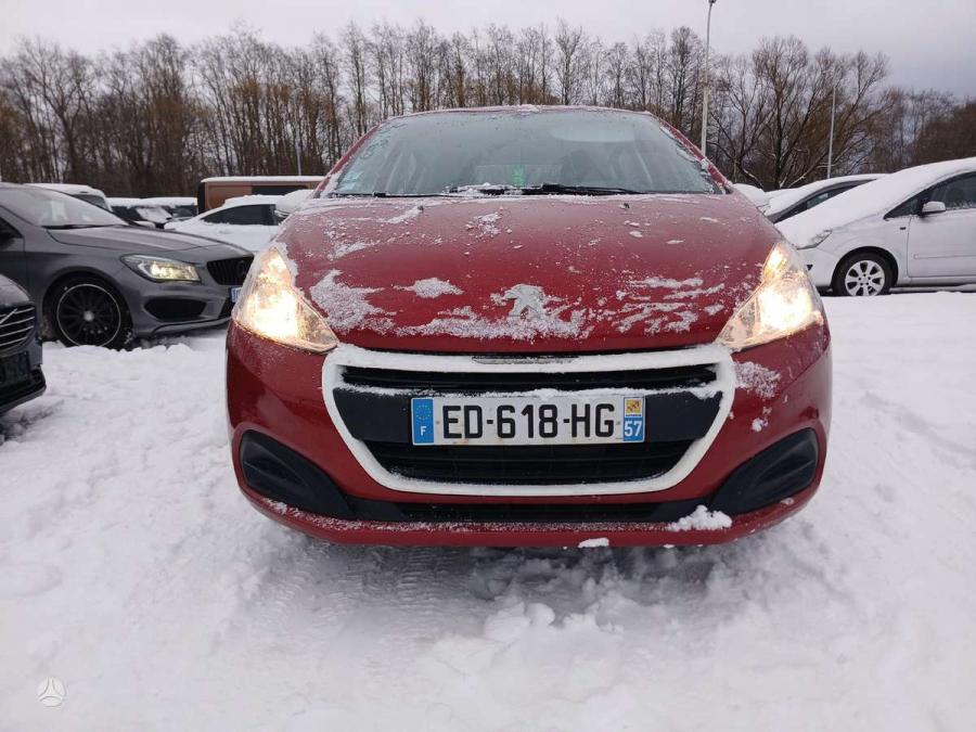 Red Peugeot 208 2016 in Taurage, with an engine capacity of 1.00 L and mileage of 140 thousand km for 2900 €, photo 6 on AUTOMOTO.COM.LV