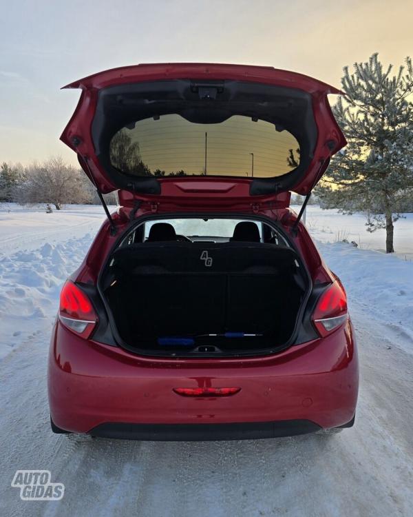 Red Peugeot 208 2016 in Klaipeda, with an engine capacity of 1.20 L and mileage of 121 thousand km for 7000 €, photo 8 on AUTOMOTO.COM.LV