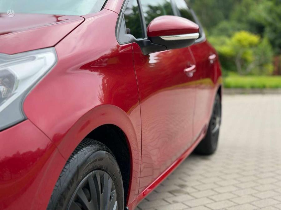 Red Peugeot 208 2016 in Vilnius, with an engine capacity of 1.20 L and mileage of 123 thousand km for 5900 €, photo 9 on AUTOMOTO.COM.LV