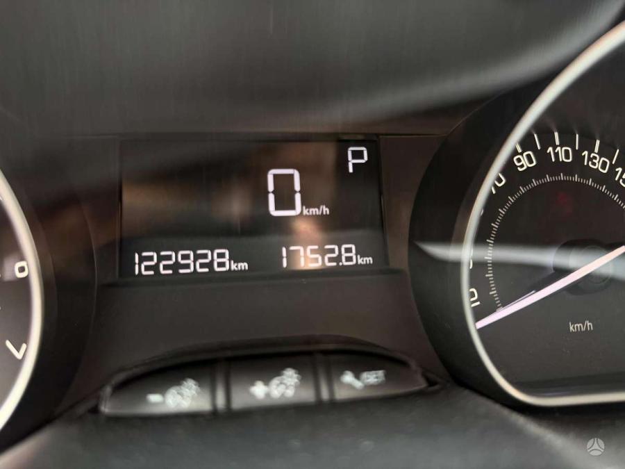Sarkans Peugeot 208 2016 Viļņa, ar dzinēja tilpumu 0.00 L un nobraukumu 123 tūkst. km par 5500 €, foto 12 vietnē AUTOMOTO.COM.LV