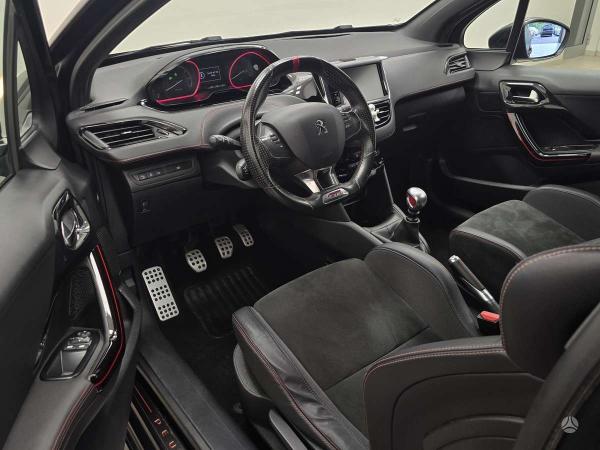 Пежо 208 2016 в Вильнюс на AUTOMOTO.COM.LV Красный Пежо 208 2016 в Вильнюс, объемом двигателя 1.60 л и пробегом 78 тыс. км за 13990 €, фото 11 на AUTOMOTO.COM.LV