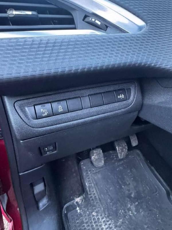 Red Peugeot 208 2017 in Vilnius, with an engine capacity of 1.20 L and mileage of 130 thousand km for 3267 €, photo 11 on AUTOMOTO.COM.LV
