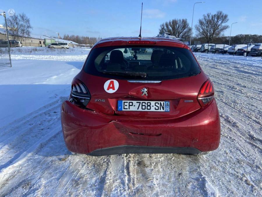 Red Peugeot 208 2017 in Taurage, with an engine capacity of 1.20 L and mileage of 58 thousand km for 3950 €, photo 5 on AUTOMOTO.COM.LV