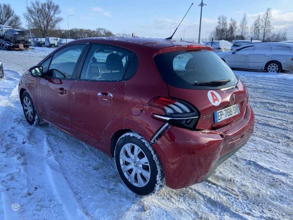Sarkans Peugeot 208 2017 Tauragė, ar dzinēja tilpumu 1.20 L un nobraukumu 58 tūkst. km par 3950 €, foto 6 vietnē AUTOMOTO.COM.LV