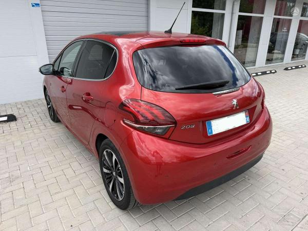 Sarkans Peugeot 208 2017 Kauņa, ar dzinēja tilpumu 1.20 L un nobraukumu 160 tūkst. km par 5200 €, foto 4 vietnē AUTOMOTO.COM.LV