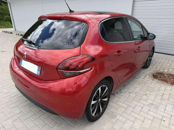 Sarkans Peugeot 208 2017 Kauņa, ar dzinēja tilpumu 1.20 L un nobraukumu 160 tūkst. km par 5200 €, foto 6 vietnē AUTOMOTO.COM.LV