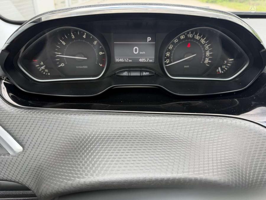 Красный Пежо 208 2017 в Каунас, объемом двигателя 1.20 л и пробегом 160 тыс. км за 5200 €, фото 23 на AUTOMOTO.COM.LV