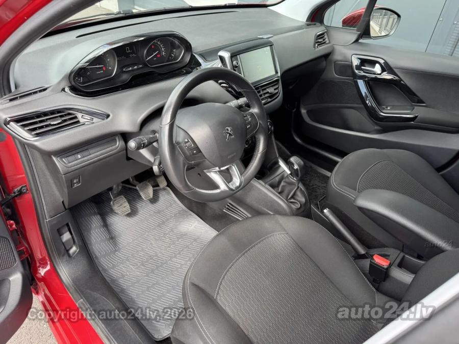 Sarkans Peugeot 208 2017 Tallina, ar dzinēja tilpumu 1.60 L un nobraukumu 78 tūkst. km par 6495 €, foto 14 vietnē AUTOMOTO.COM.LV
