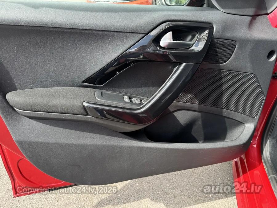 Sarkans Peugeot 208 2017 Tallina, ar dzinēja tilpumu 1.60 L un nobraukumu 78 tūkst. km par 6495 €, foto 16 vietnē AUTOMOTO.COM.LV