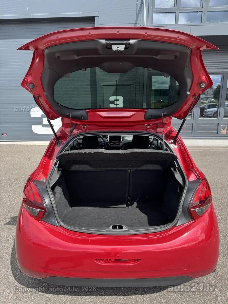 Sarkans Peugeot 208 2017 Tallina, ar dzinēja tilpumu 1.60 L un nobraukumu 78 tūkst. km par 6495 €, foto 25 vietnē AUTOMOTO.COM.LV