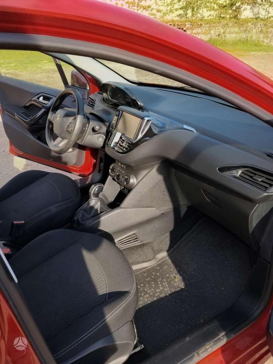 Sarkans Peugeot 208 2017 Viļņa, ar dzinēja tilpumu 1.56 L un nobraukumu 198 tūkst. km par 3900 €, foto 9 vietnē AUTOMOTO.COM.LV